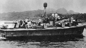 01/08/1943: Tàu tuần tra PT-109 của John F. Kennedy bị đâm chìm