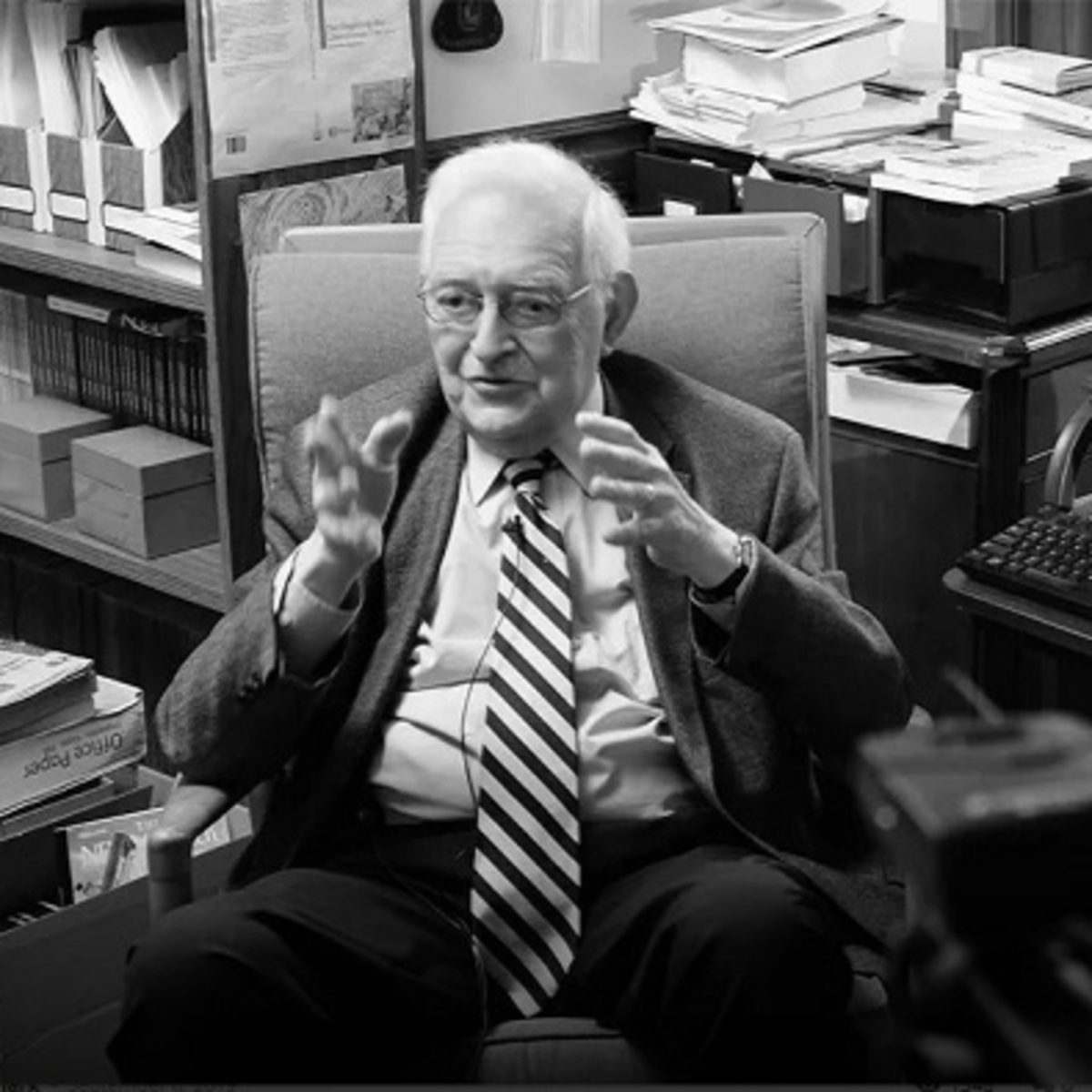 Immanuel Wallerstein với lý thuyết Hệ thống Thế giới Hiện đại và Trung ...